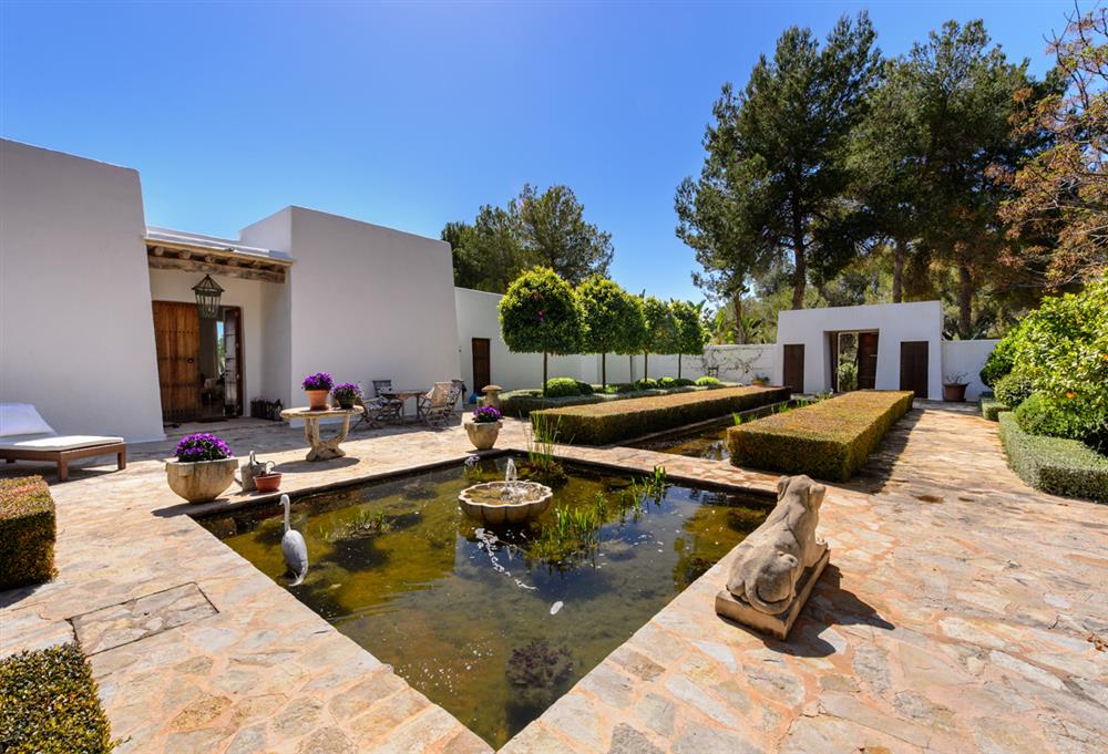 The Ibizan Finca. A Guide to the Traditional Rural Home of Ibiza ...